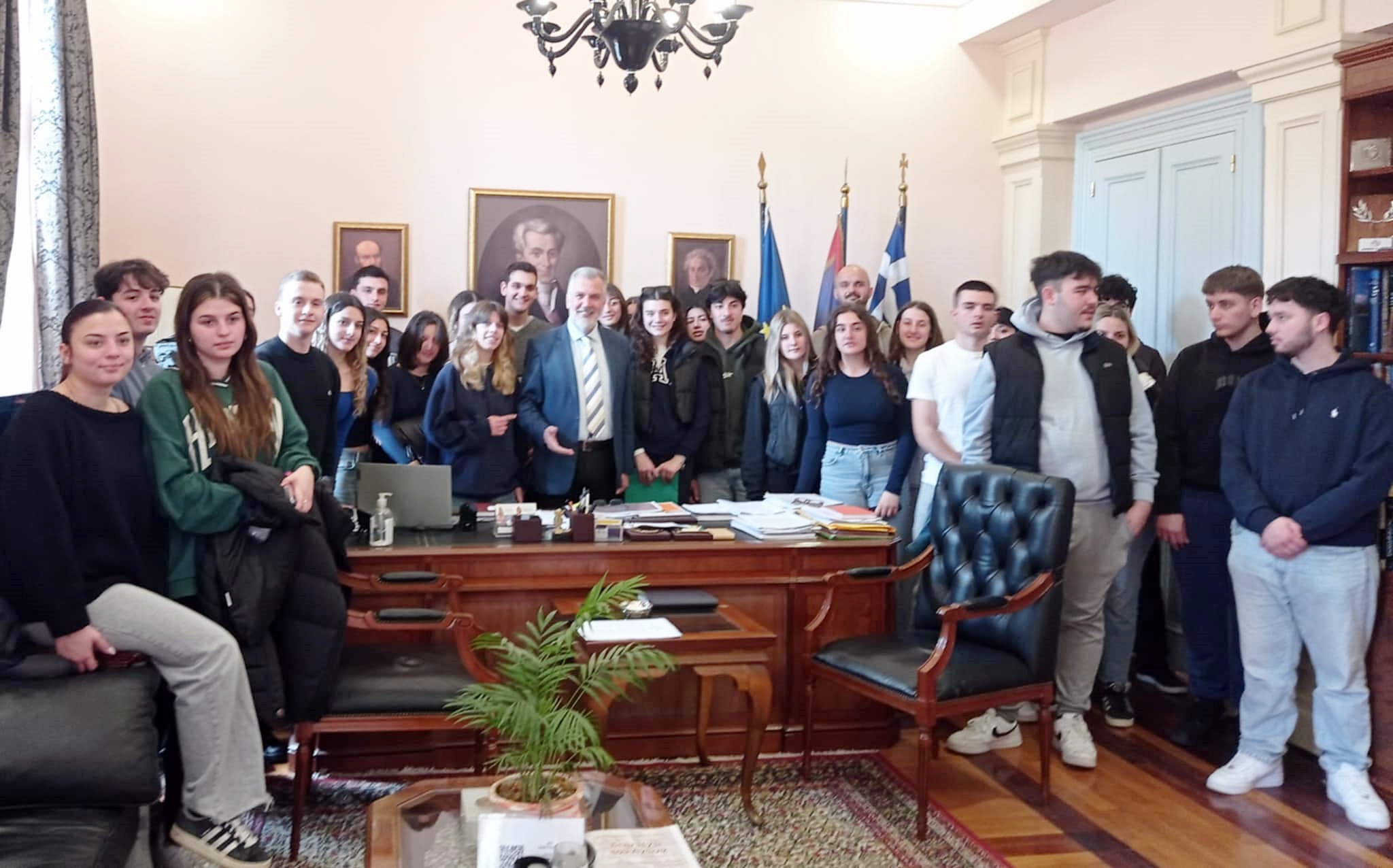 Μαθητές του Β’ Γενικού Λυκείου στον Δήμαρχο - Δήμος Κεντρικής Κέρκυρας ...